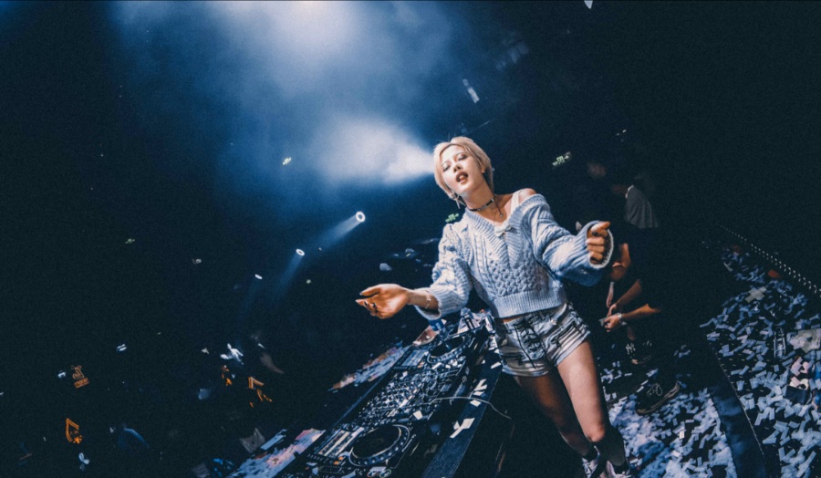 DJ Sally周六与你相约上海ERAA酒吧 – 上海夜店网