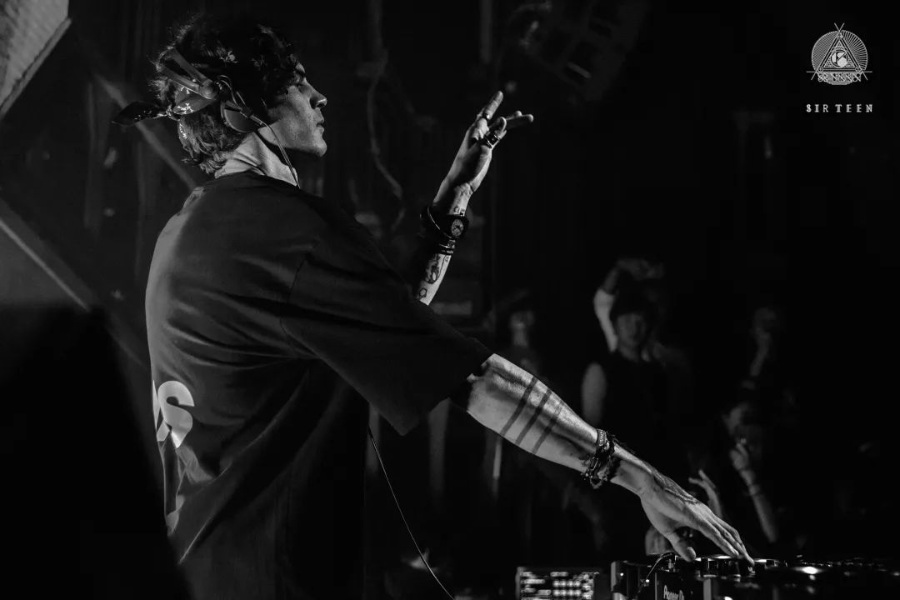 极具才华的DJ与音乐制作人i_o去世，享年30 岁 – 夜店网